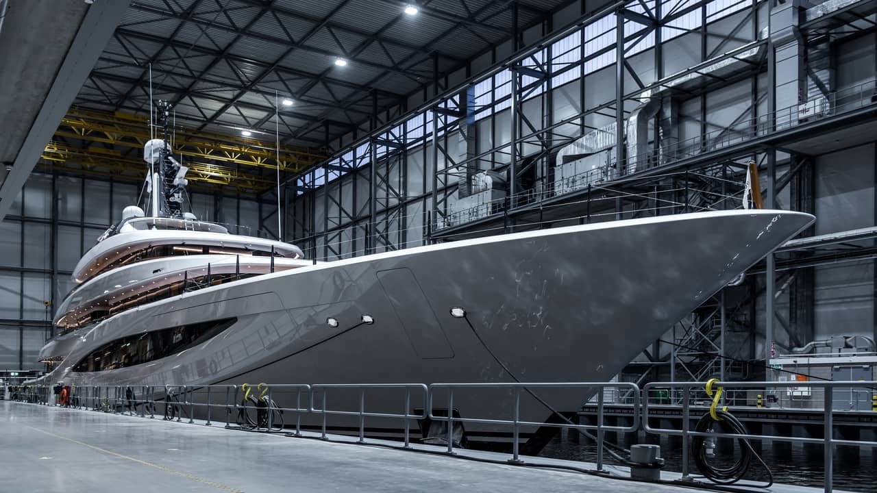 El proyecto 820 de Feadship recibe su nueva estructura de material ...